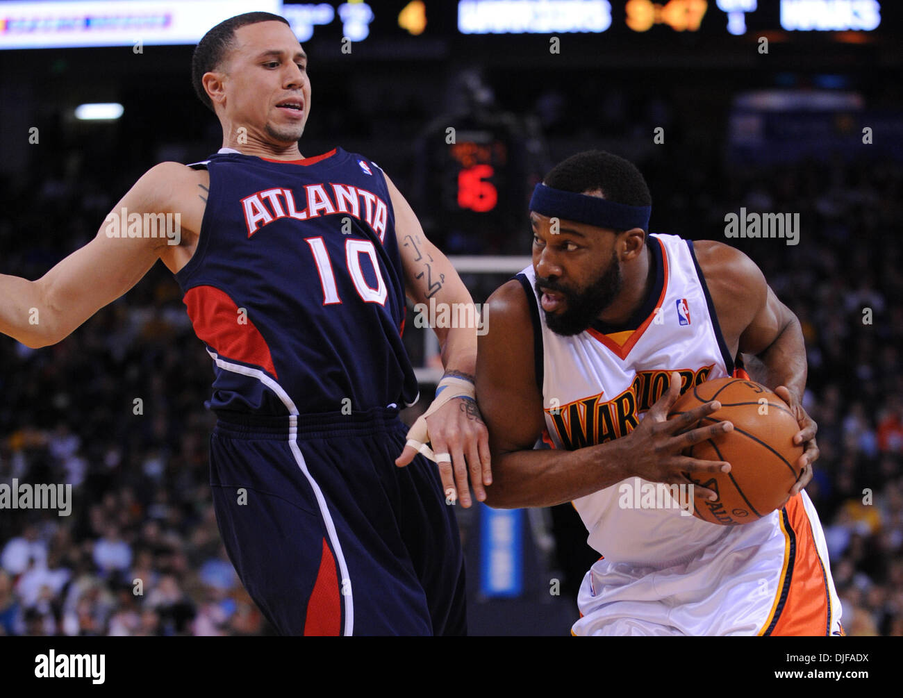 Golden State Warriors' Baron Davis, #5, bumps into Atlanta Hawks' Mike ...