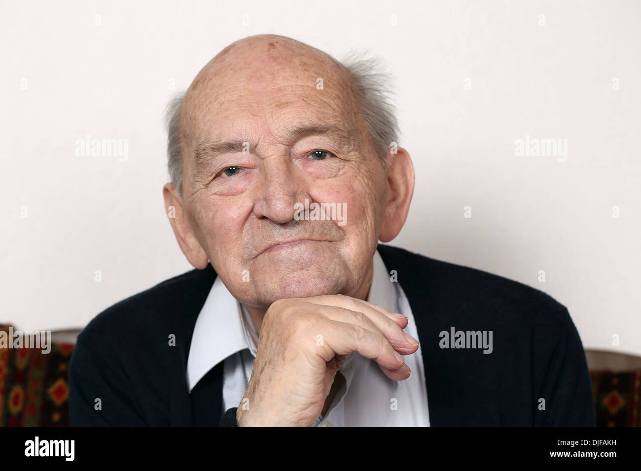 What are men thinking hi-res stock photography and images - Alamy