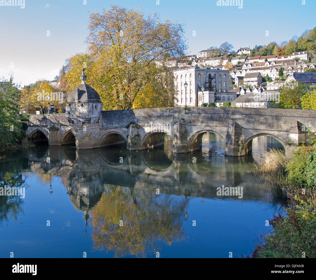 Autumn scene of The Town Bridge, Bradford on Avon, United Kingdom Stock ...
