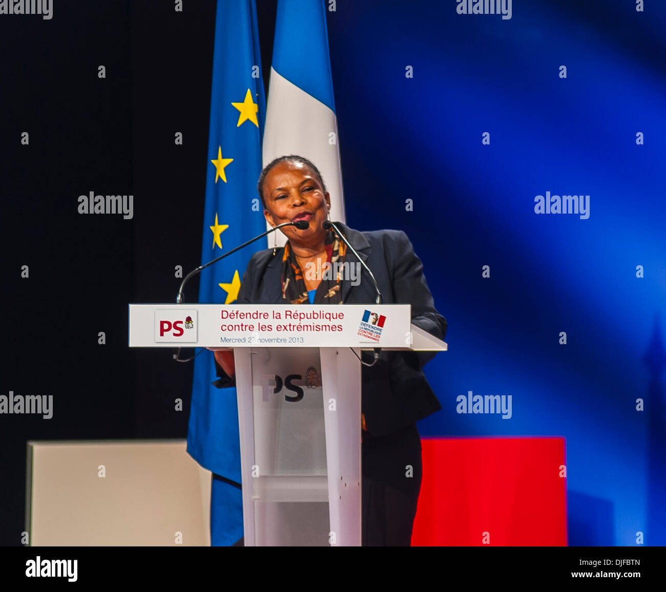 Female giving speech podium hi-res stock photography and images - Alamy