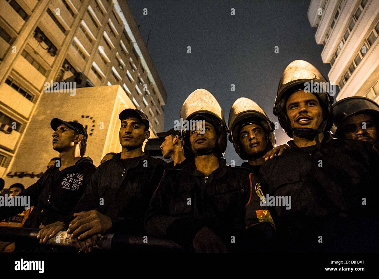 Cairo, Egypt. 27th Nov, 2013. Riot police soldiers stand in guard ...