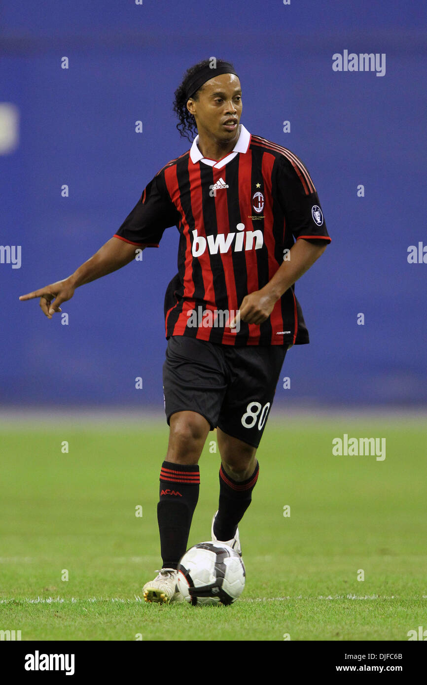 Ac milans ronaldinho in action hi-res stock photography and images - Alamy