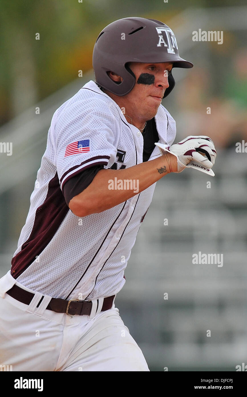 Texas A & M Aggies OF/INF Brodie Greene (4) races towards third base ...