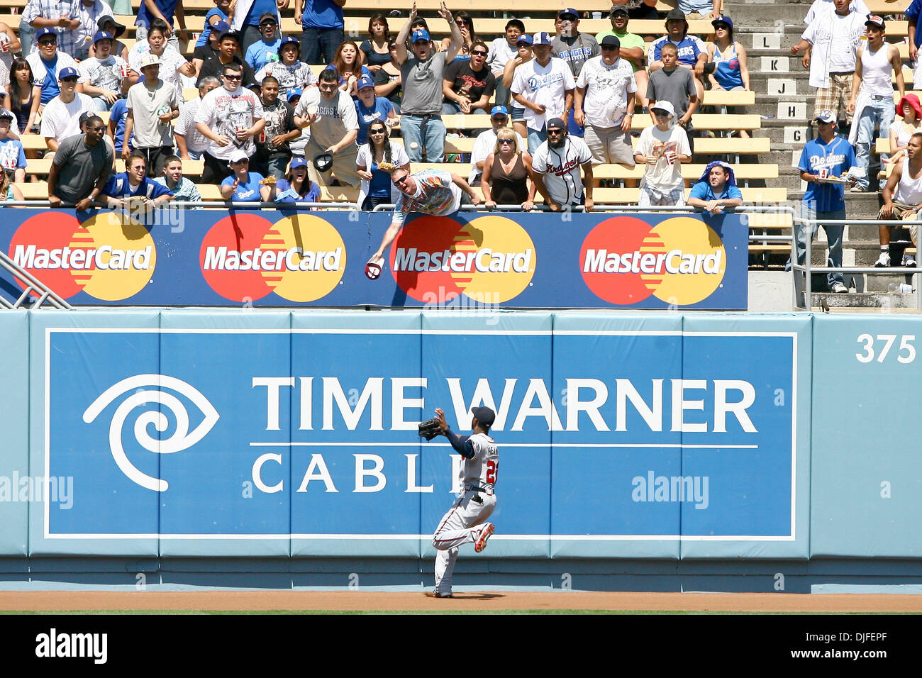 06 Jun 2010: Atlanta Braves right fielder Jason Heyward looks up to see ...