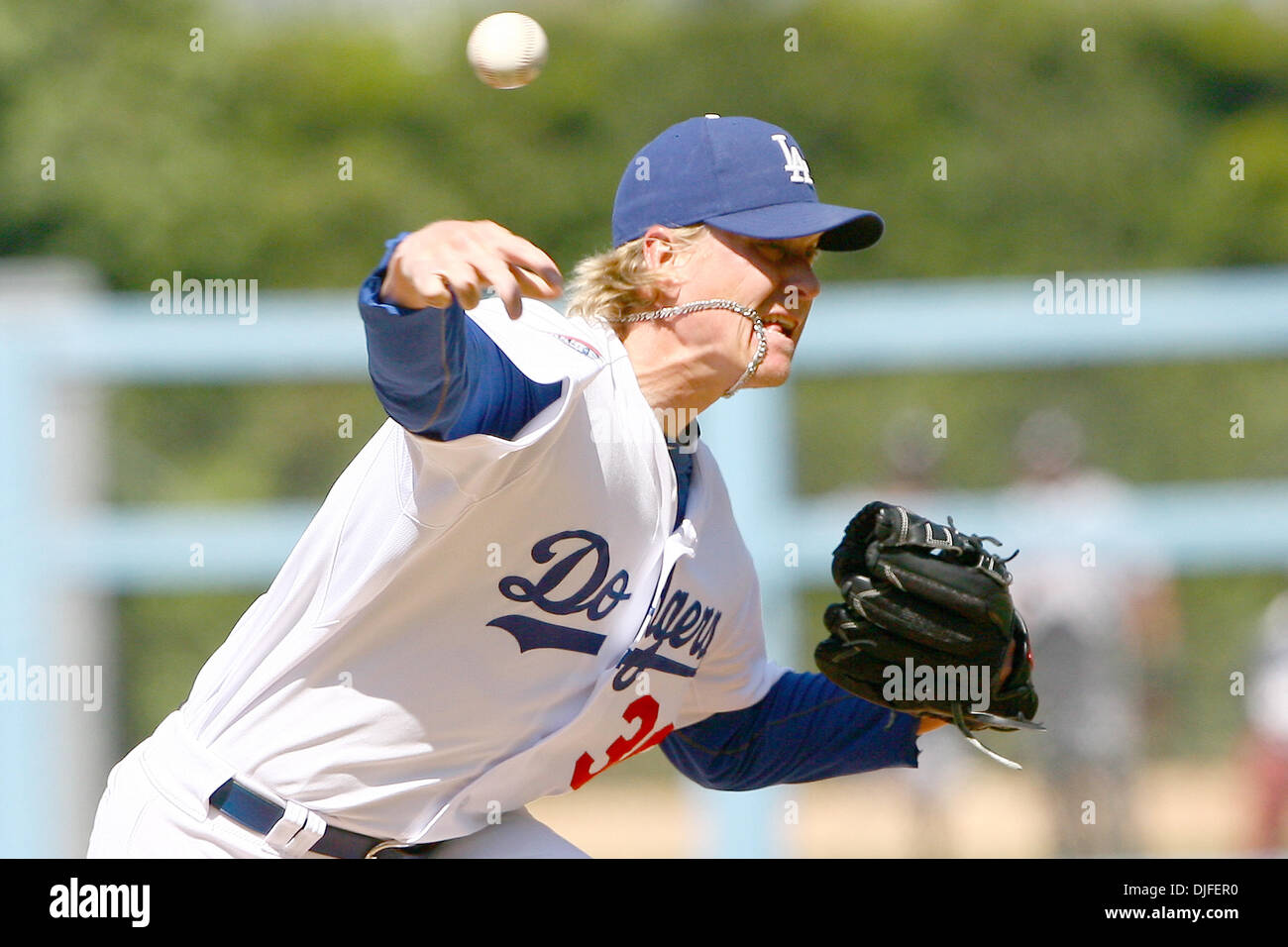 06 Jun 2010: Los Angeles Dodger relief pitcher Jeff Weaver makes a ...