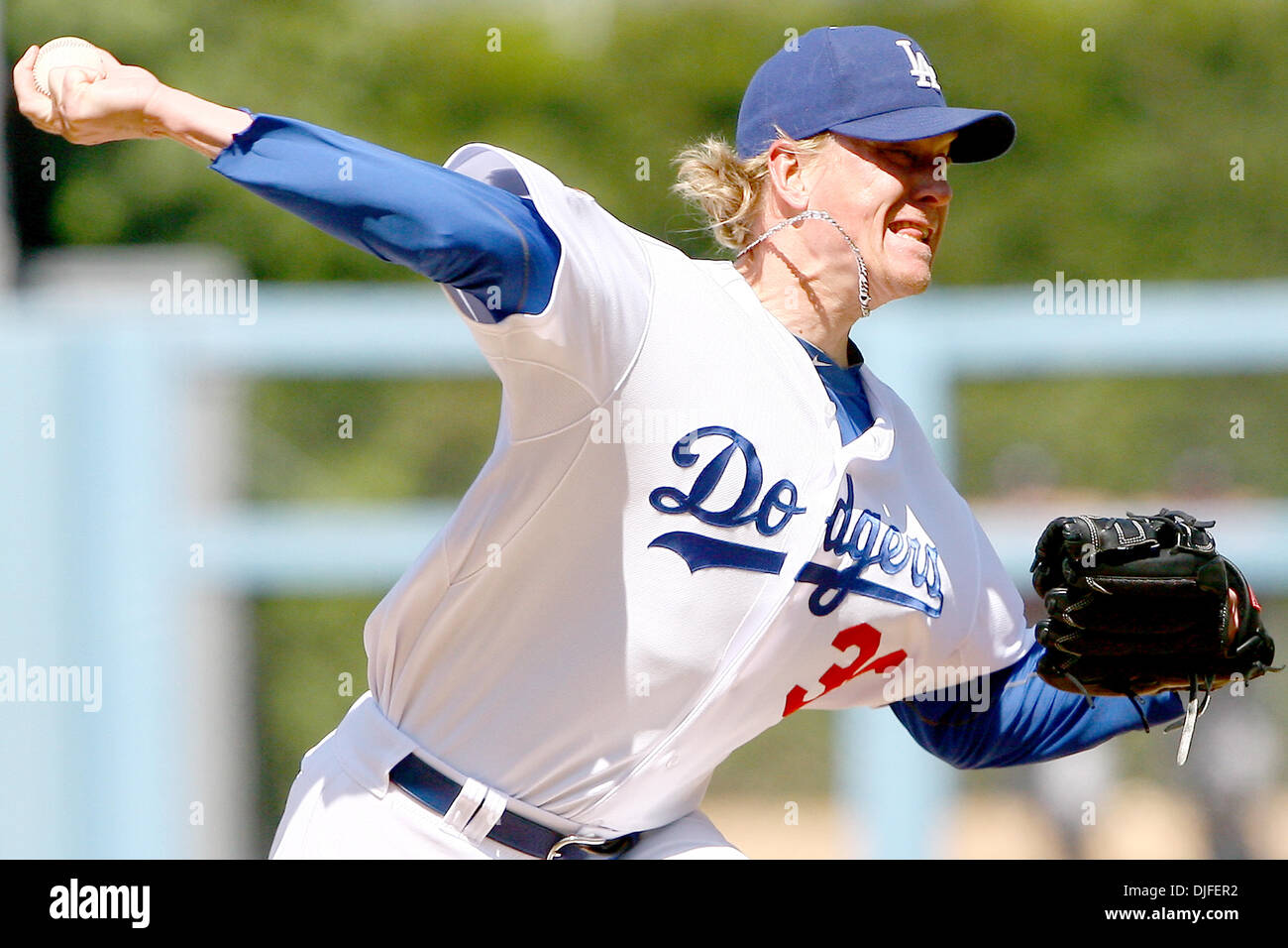 06 Jun 2010: Los Angeles Dodger relief pitcher Jeff Weaver makes a ...