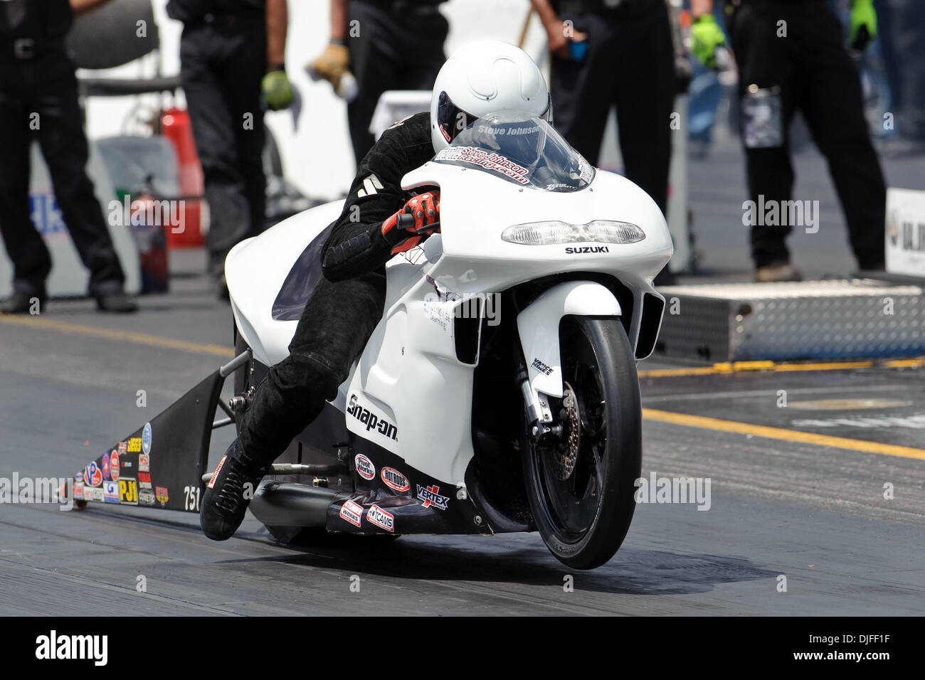 Steve Johnson heads off the line on his C&L Companies Suzuki during the ...