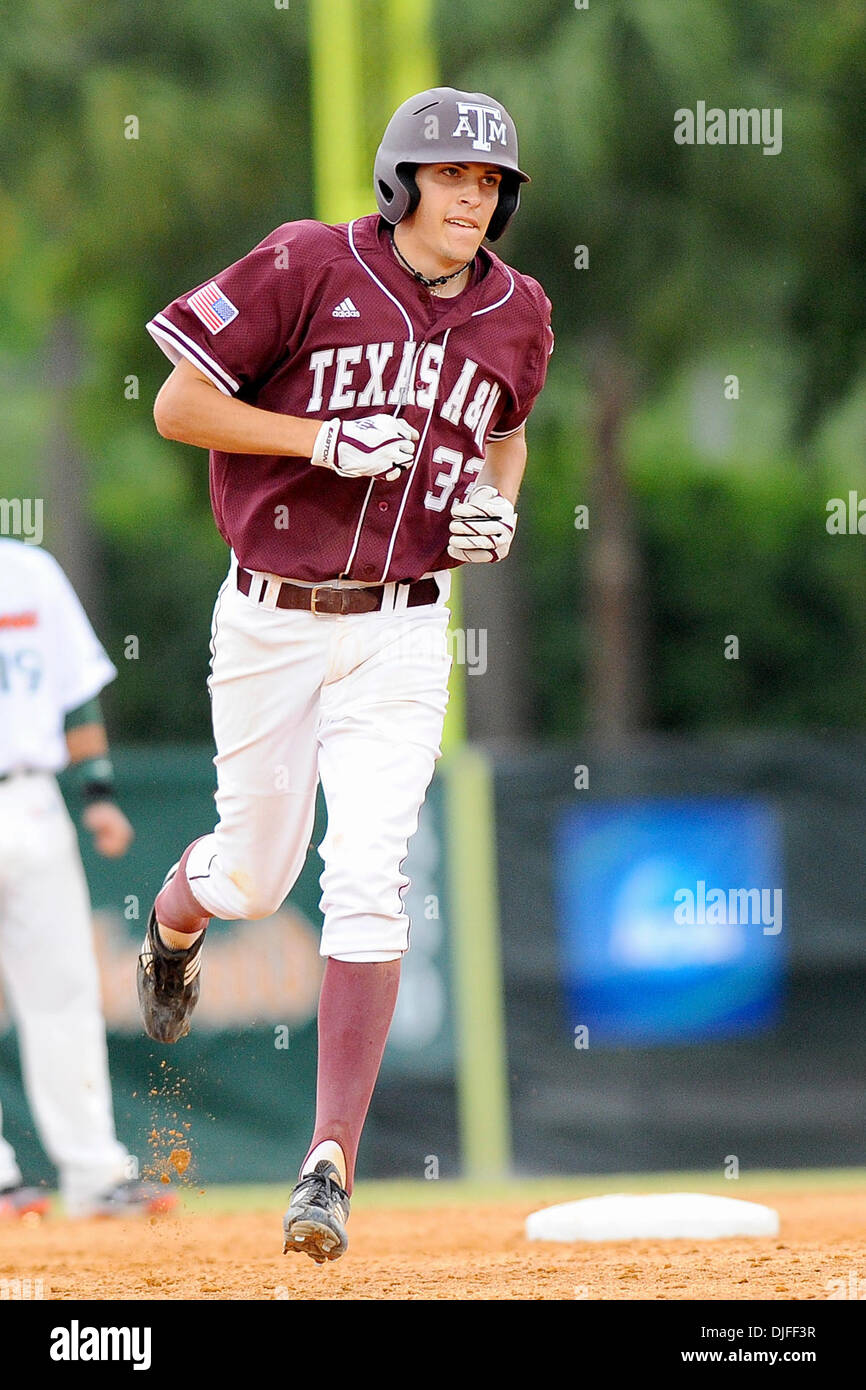 Texas A & M Aggies INF Matt Juengel (33) rounds second after homerun ...