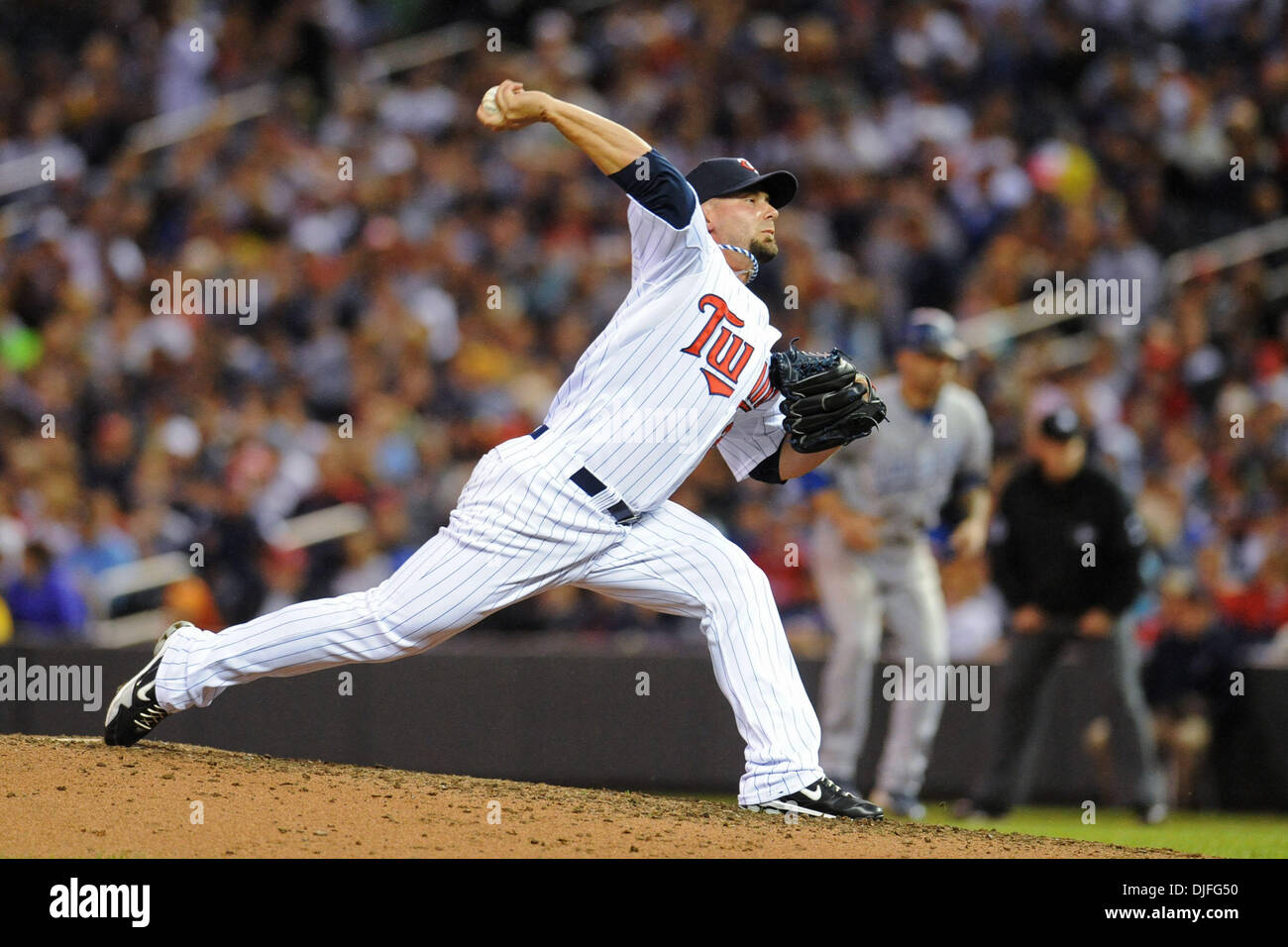 Minnesota Twins relief pitcher Jesse Crain #28 delivers a pitch in the ...