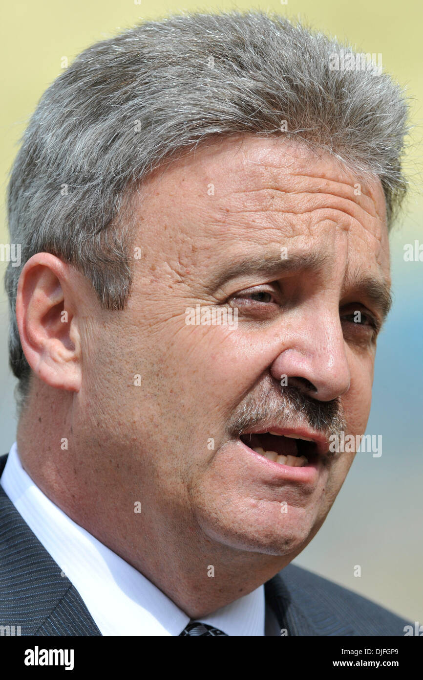 Dodger general manager ned colletti hi-res stock photography and images ...