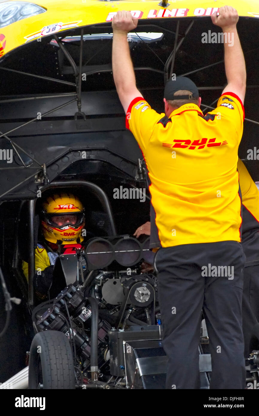 Jeff Arend in the Kalitta Motorsports/DHL Solara during qualifying at ...