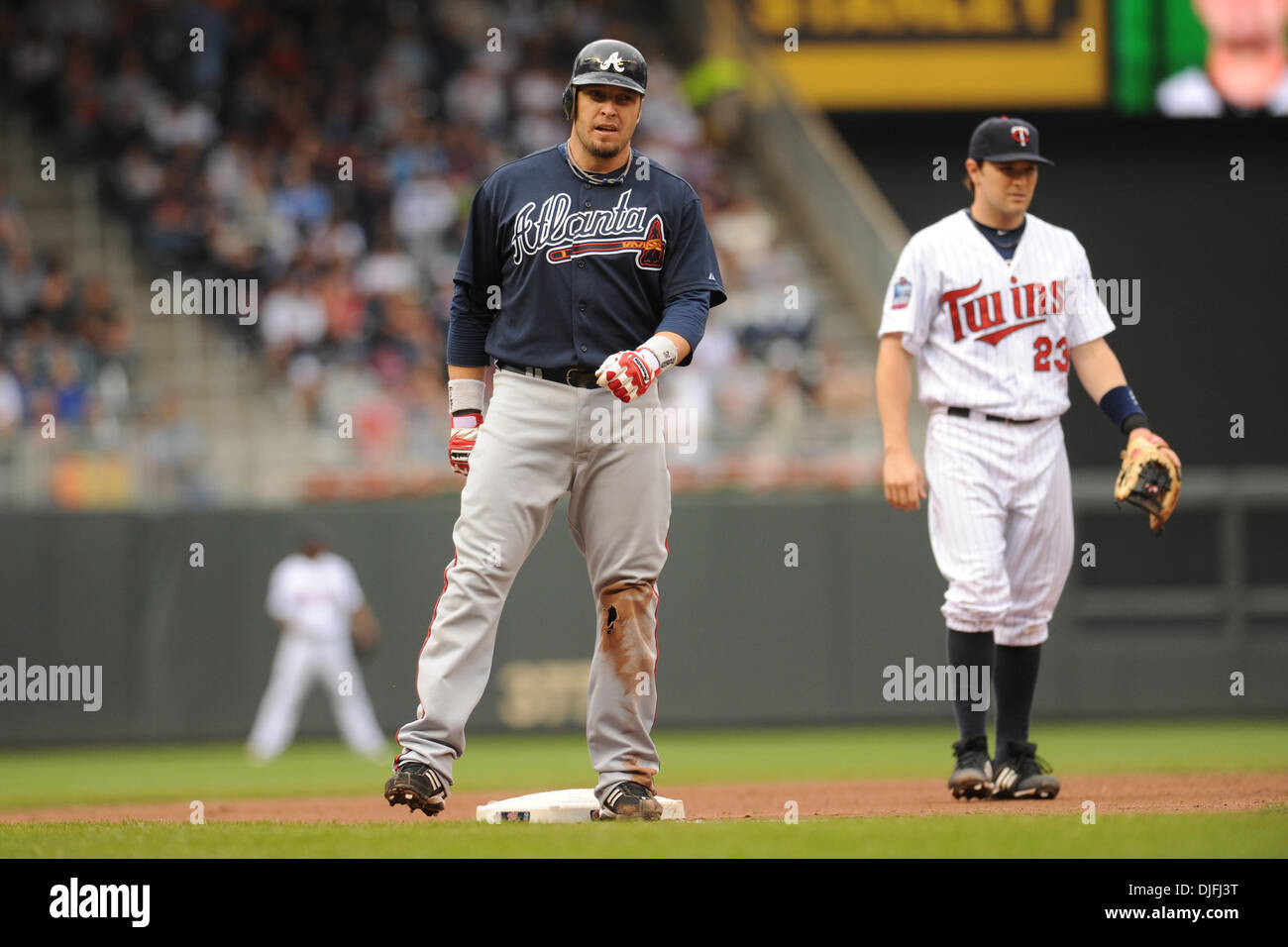 Atlanta Braves designated hitter Eric Hinske #20 reaches 3rd base on a ...