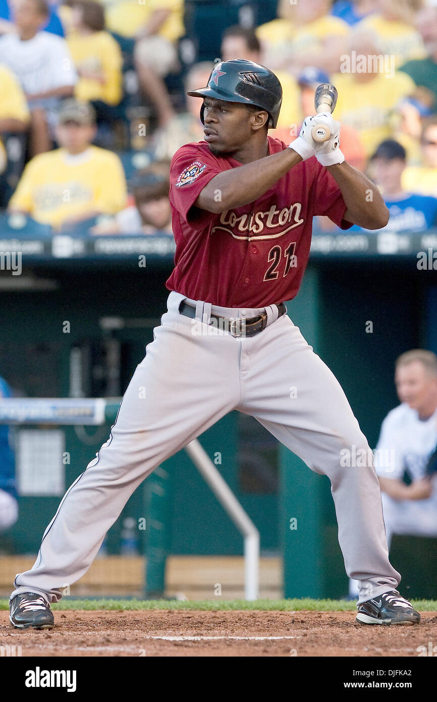 15 June 2010: Houston Astros center fielder Michael Bourn (21) looks ...