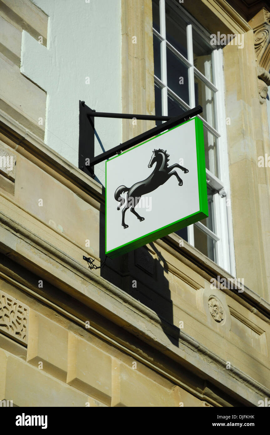 Lloyds TSB Bank sign in Aylesbury town center, Buckinghamshire, England ...