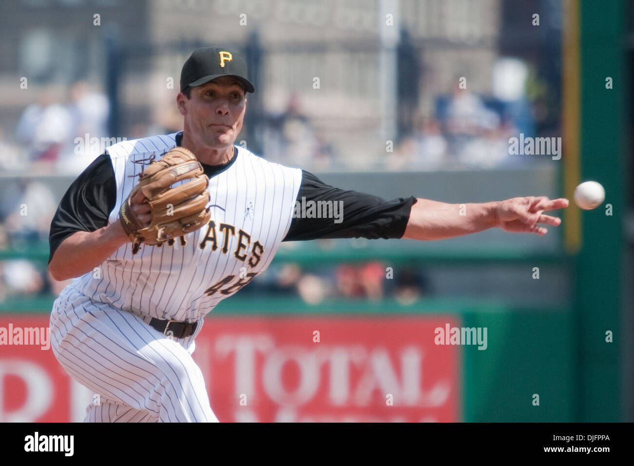 20 June 2010: Pittsburgh Pirates relief pitcher Javier Lopez (48 ...