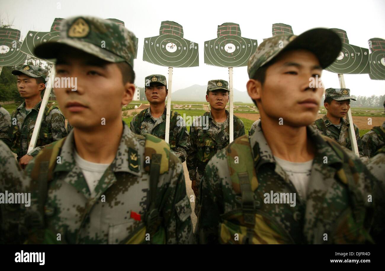 Beijing, CHINA, China. 28th July, 2009. Soldiers of the Third Guard ...