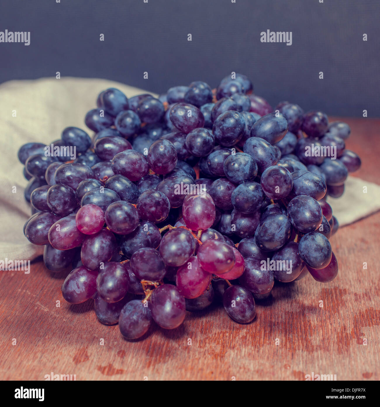 Vine plant with bunch hi-res stock photography and images - Alamy