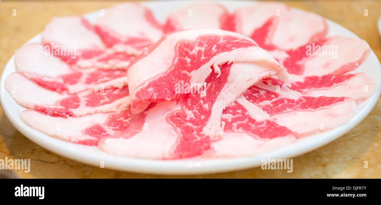 Fat and lean beef slices on a plate.Prepare barbecue Stock Photo - Alamy