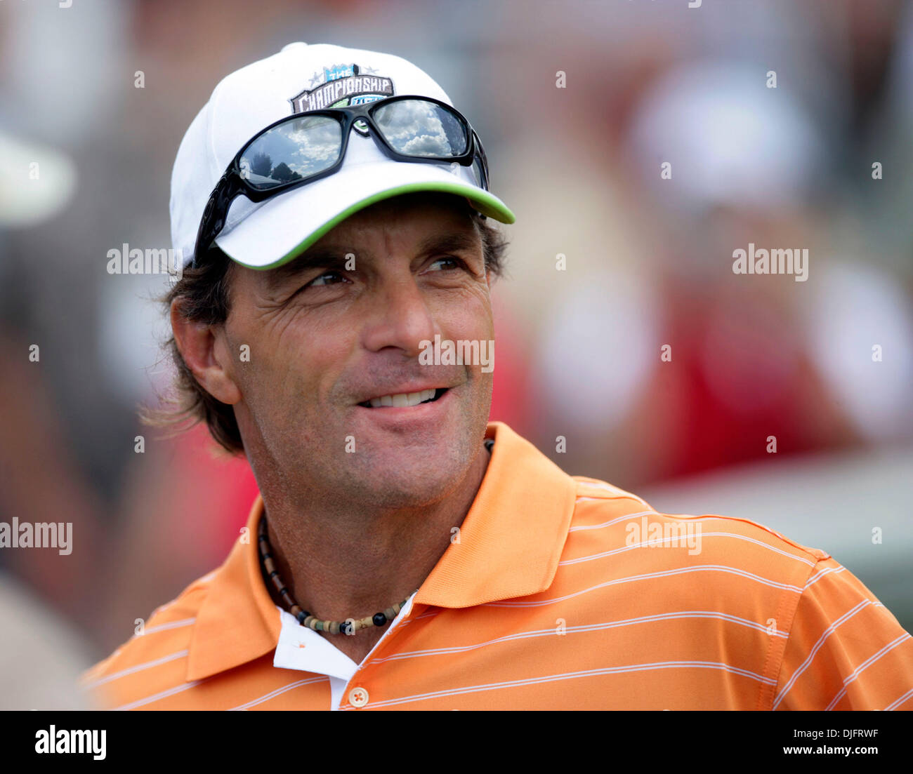 Doug flutie hi-res stock photography and images - Alamy
