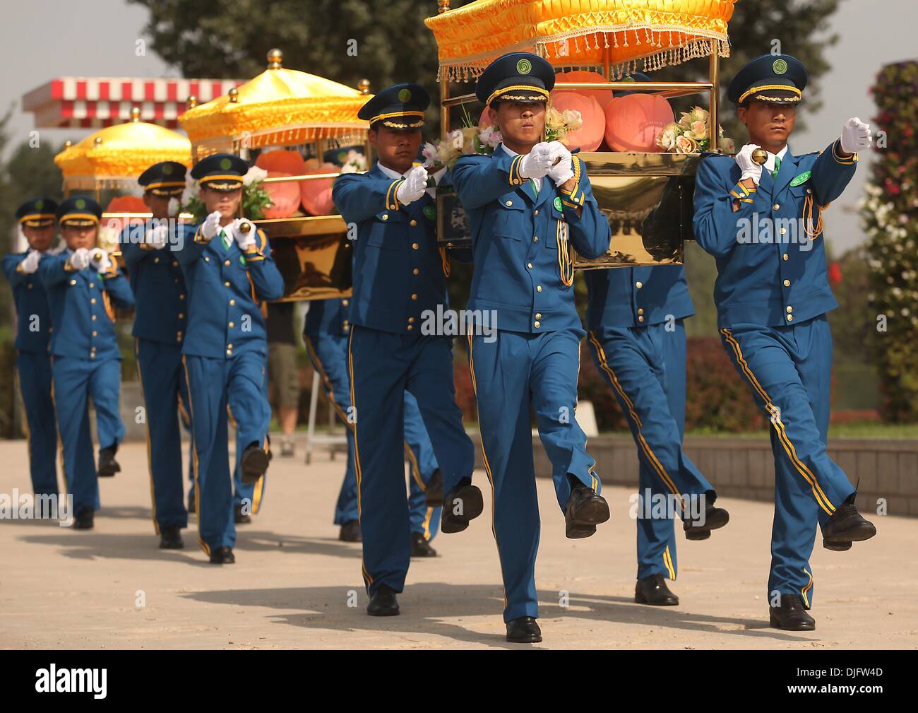 Chinese cemeteries hi-res stock photography and images - Alamy