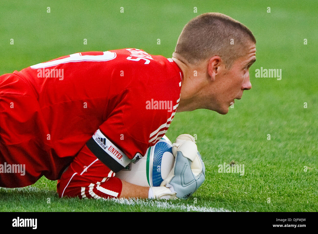 United goalkeeper Troy Perkins (23) cradles the ball after making a ...