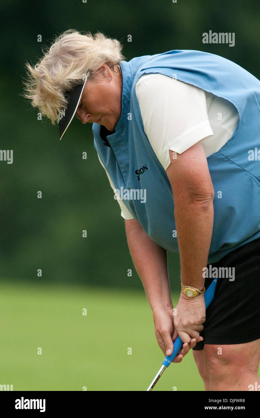 Golfer Laura Davies reacts to missing her putt at the 8th green during ...