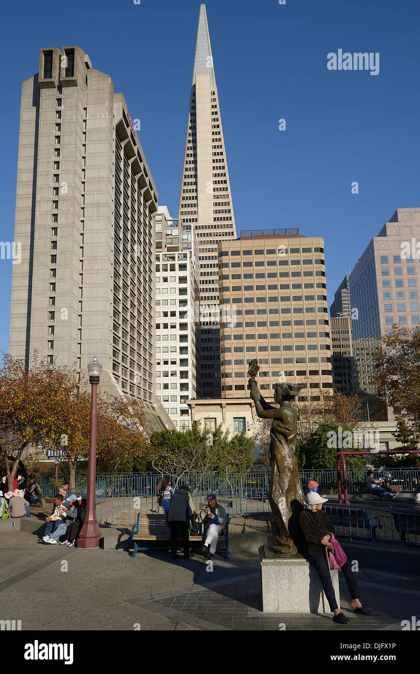 portsmouth square chinatown san francisco usa Stock Photo - Alamy