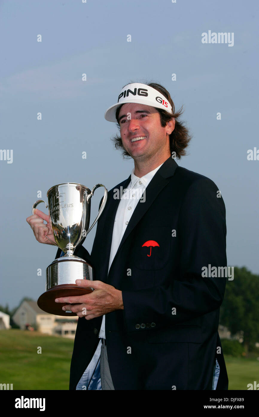 June 27, 2010 - Cromwell, Connecticut, U.S. - Bubba Watson holds the ...