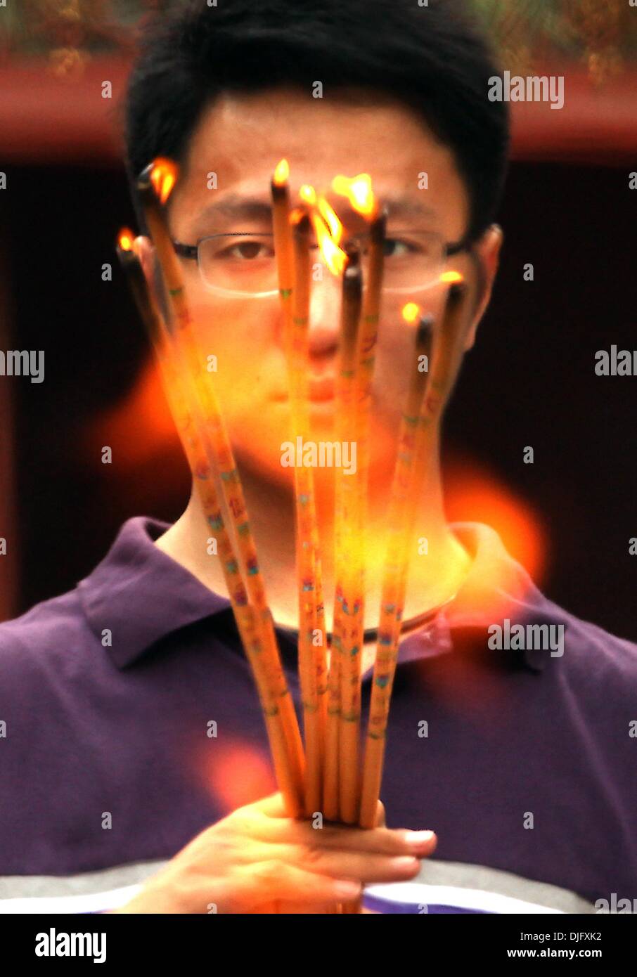 Beijing, CHINA, China. 7th July, 2010. Chinese visit and pray at the ...