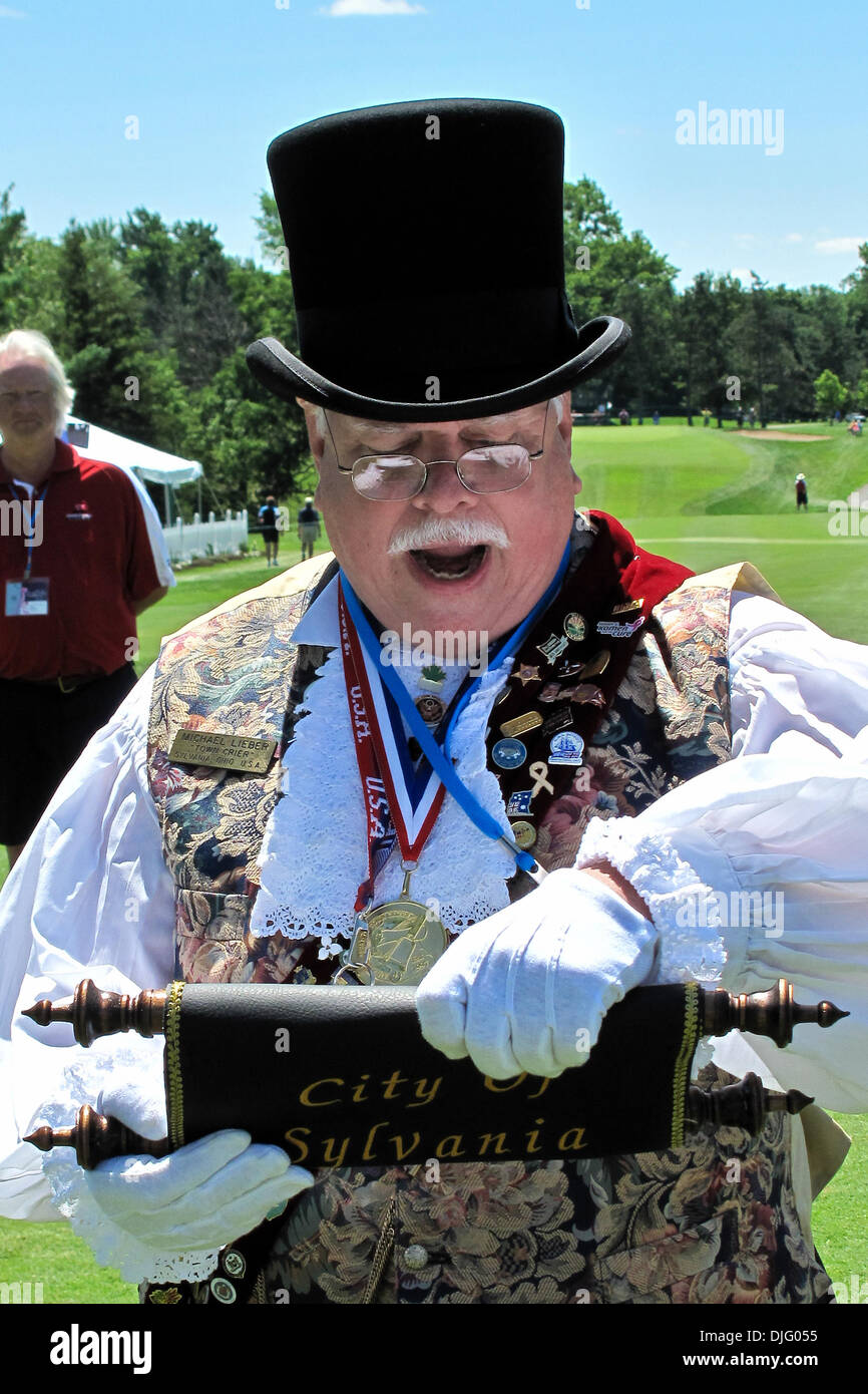 Michael Lieber, the town crier for the City of Sylvania makes a public ...