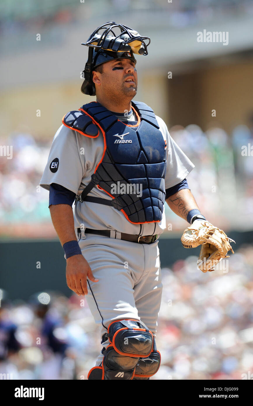 Minnesota Twins catcher Drew Butera #41 during the Twins' baseball game ...