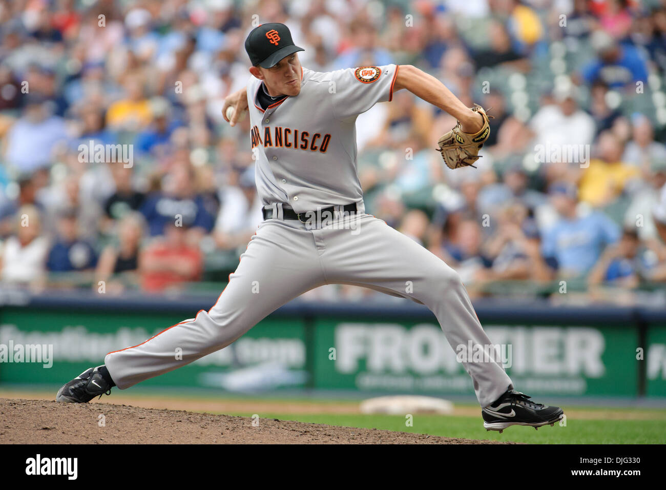 San Francisco Giants relief pitcher Chris Ray (47) throws to the plate during the game between ...