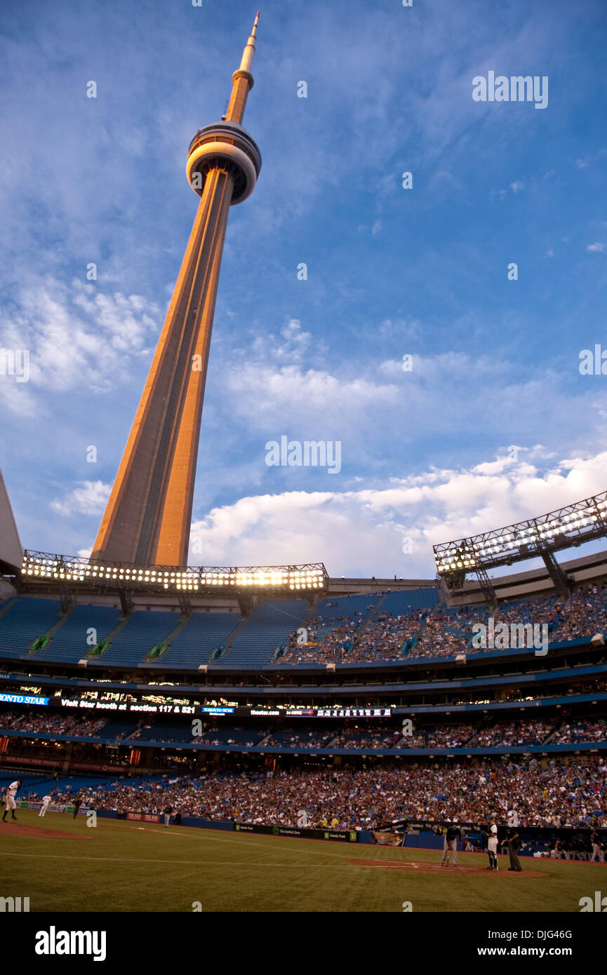 3 cn tower hi-res stock photography and images - Alamy
