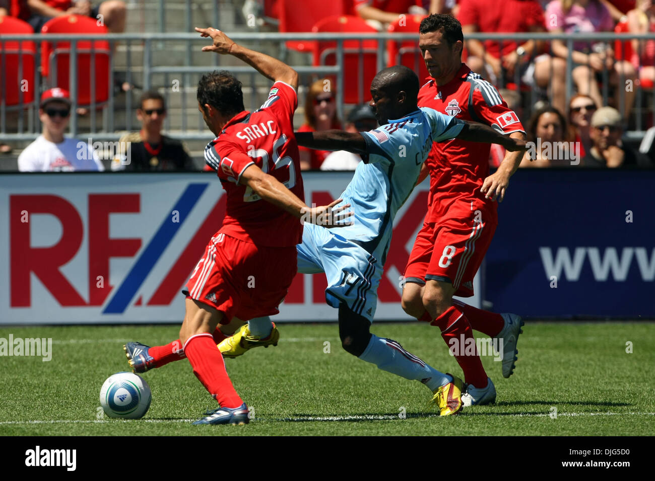 Toronto FC midfielder Martin Saric (25) and teammate Dan Gargan (8 ...
