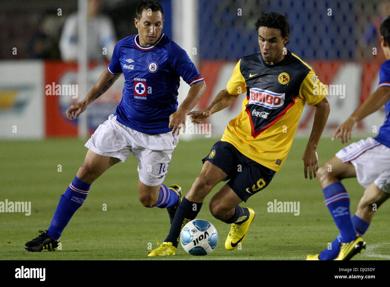 Cruz Azul forward Christian Gimenez and Club America defender Enrique ...