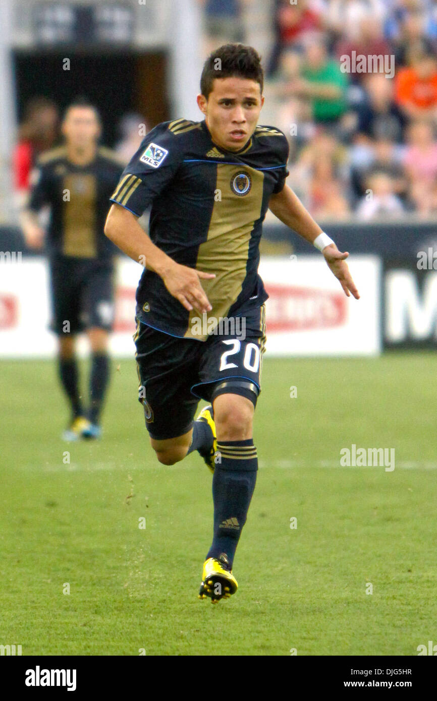 Philadelphia Union midfielder Roger Torres (#20) races to the ball ...