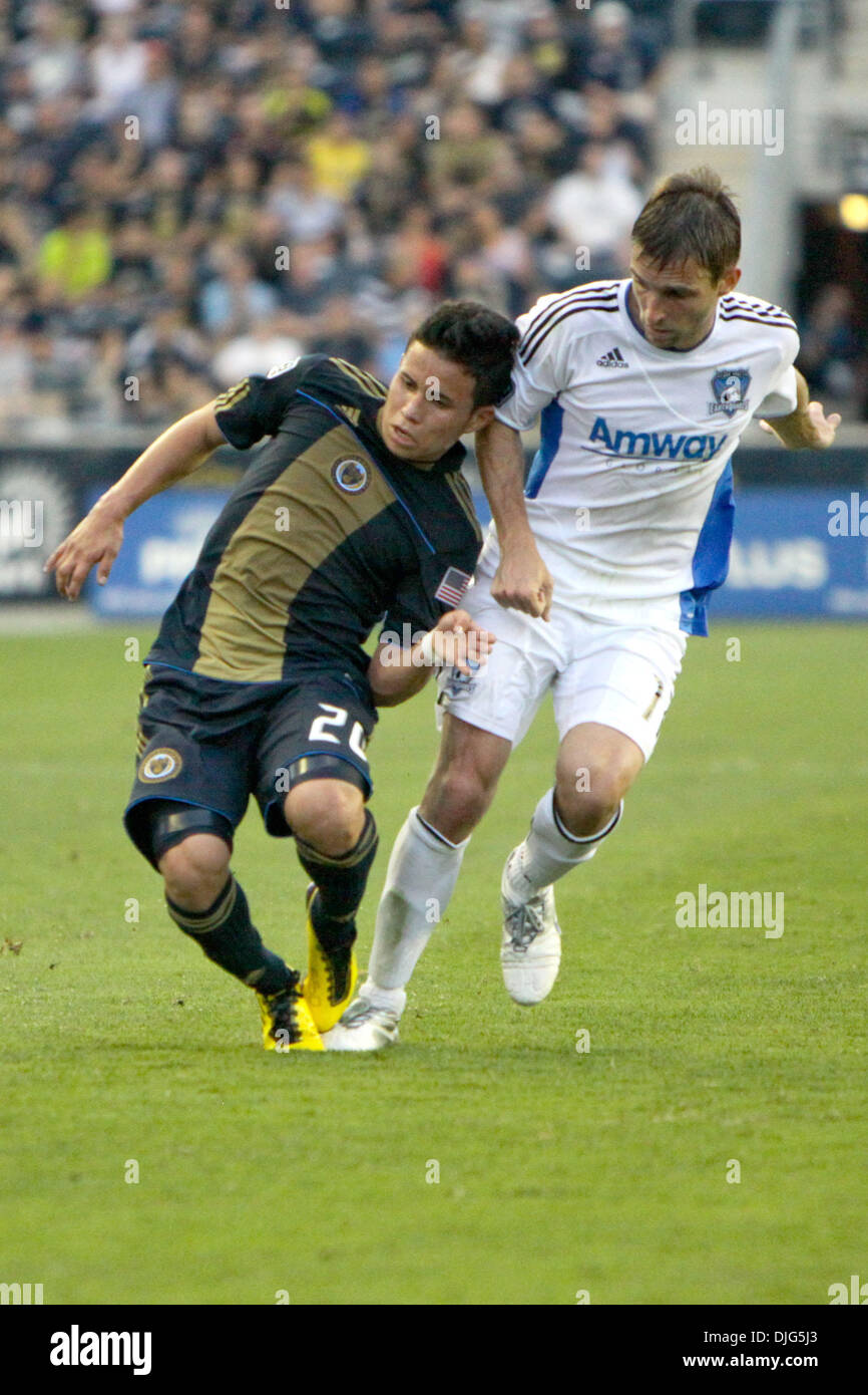 Philadelphia Union midfielder Roger Torres (#20) and San Jose ...