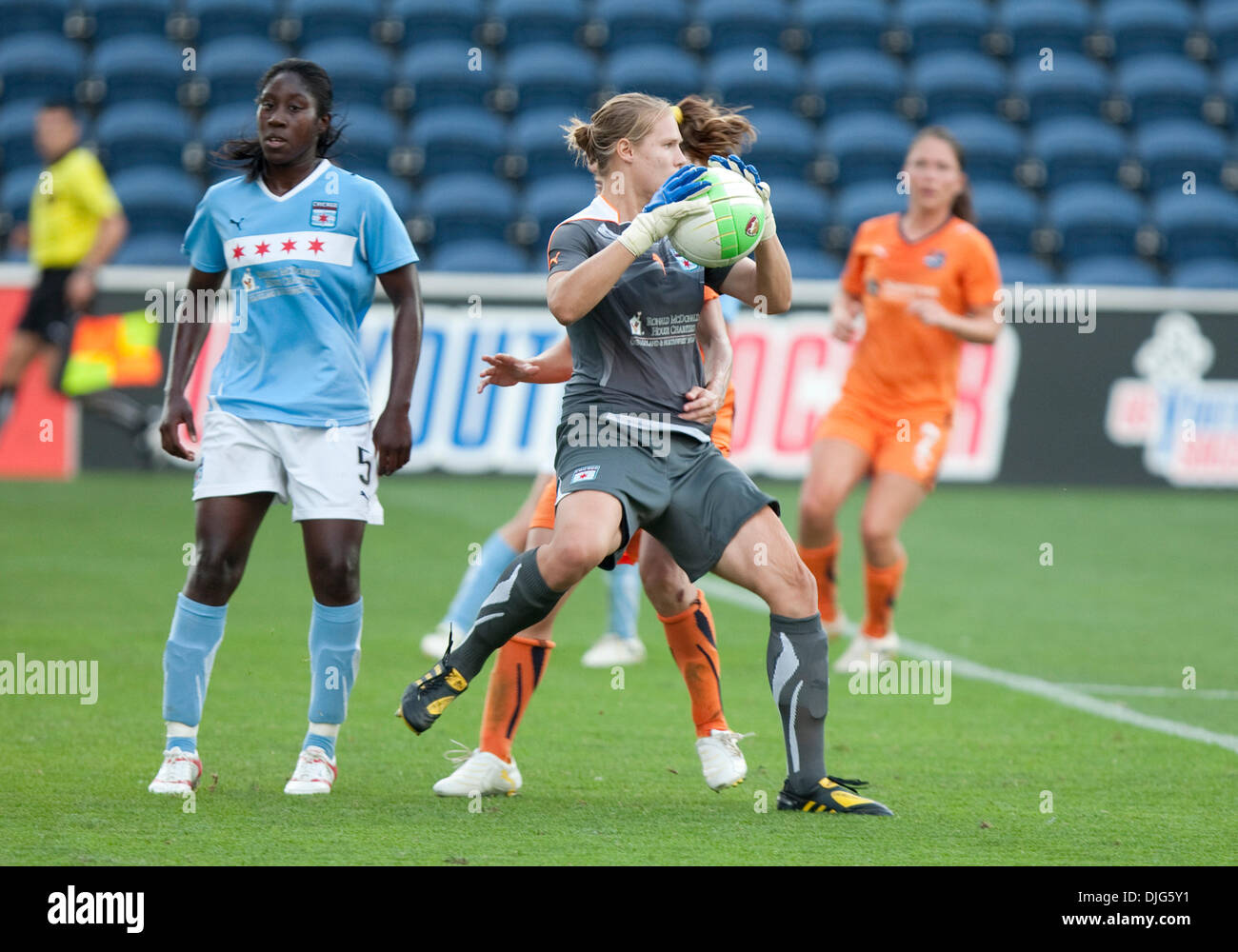 Chicago Red Stars Goalkeeper Allison Whitworth (#31) makes save in game ...