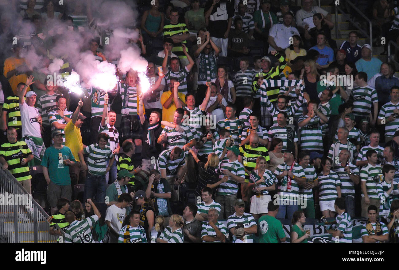 Celtic fc fans hi-res stock photography and images - Alamy