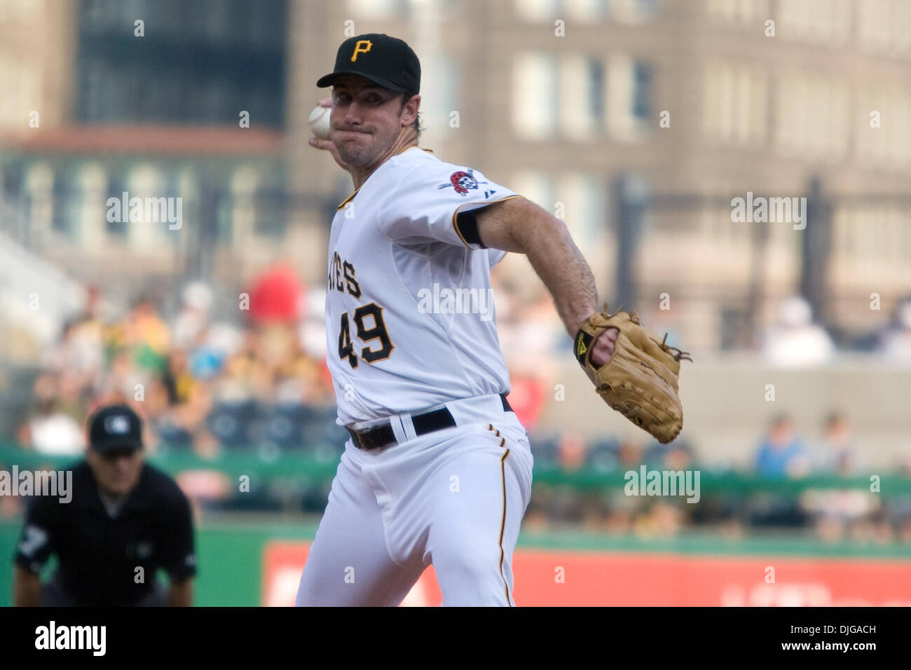 17 July 2010: Pittsburgh Pirates starting pitcher Ross Ohlendorf (49 ...