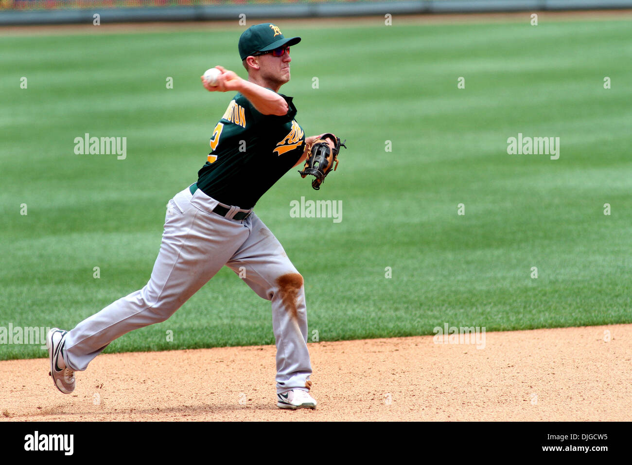 Oakland Athletics infielder Cliff Pennington throws to first during ...