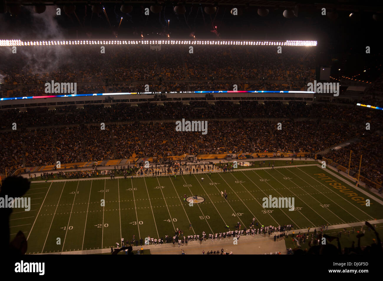 American football field markings hi-res stock photography and images ...