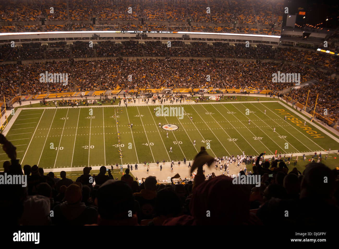 Steeler crowd hi-res stock photography and images - Alamy
