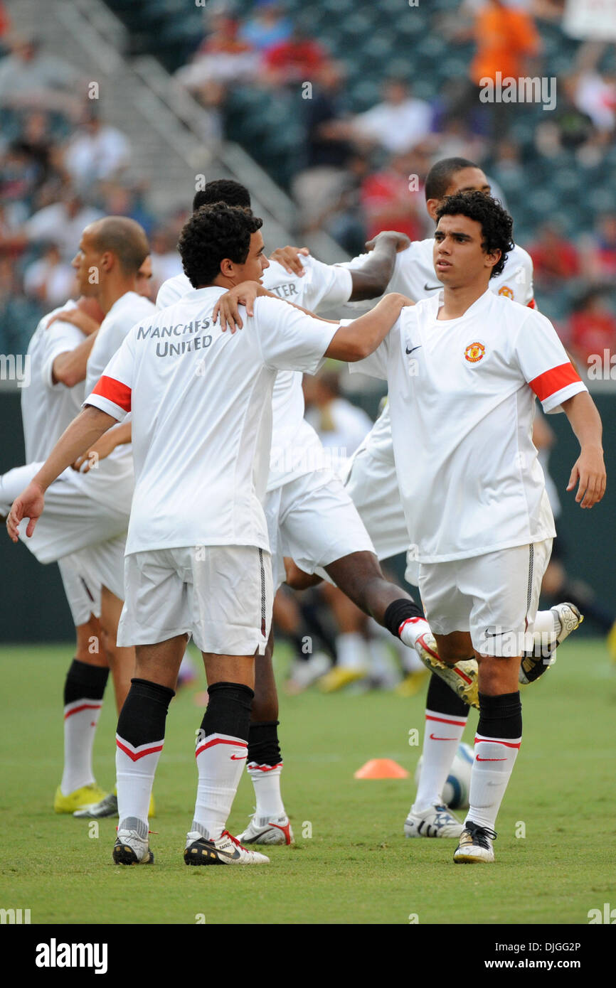 Identical twins Manchester United Defenders Fabio DiSilva (#20) and ...