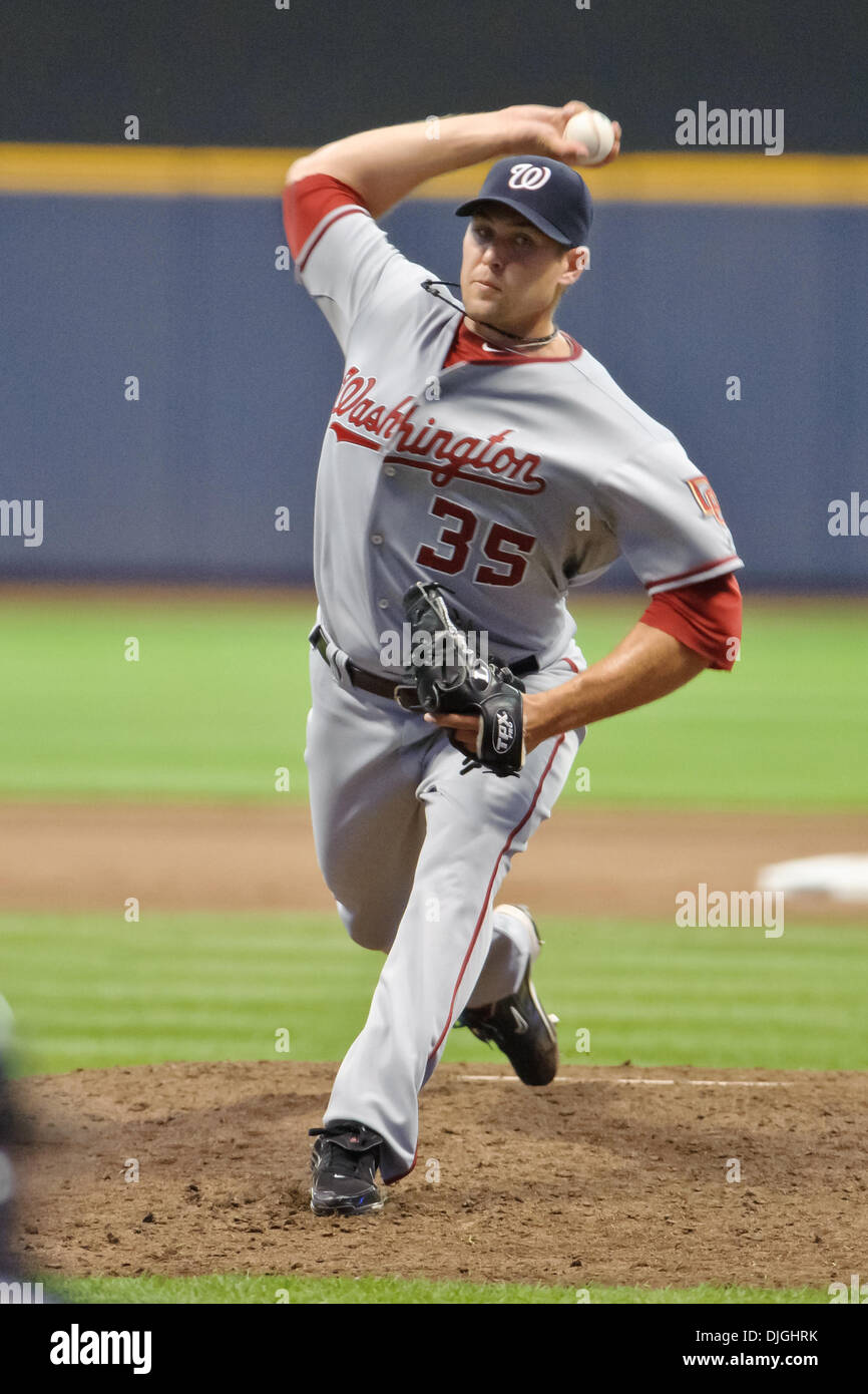 Washington Nationals starting pitcher Craig Stammen (35) throws during ...
