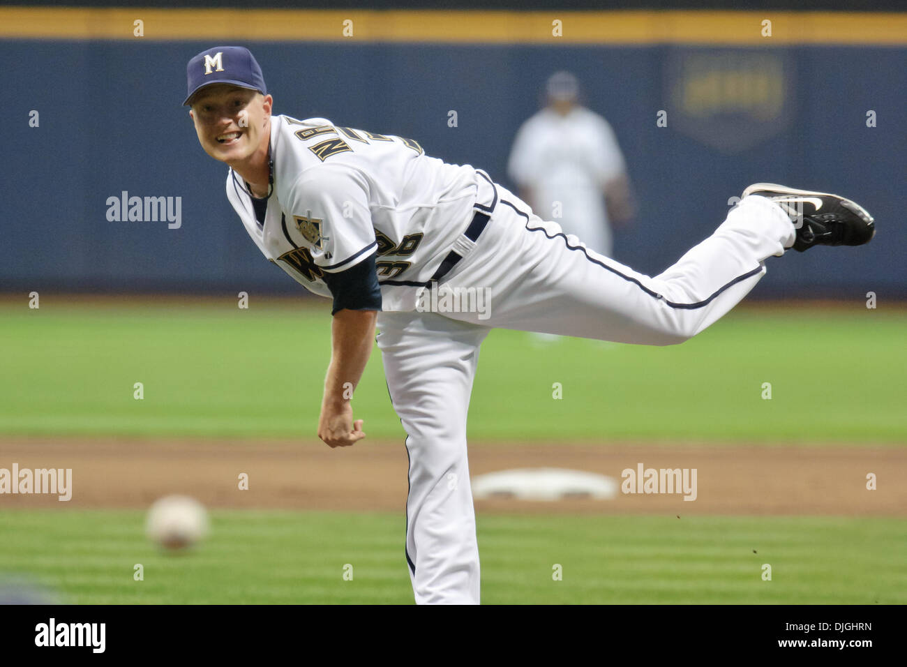 Milwaukee Brewers starting pitcher Chris Narveson (38) throws to the ...