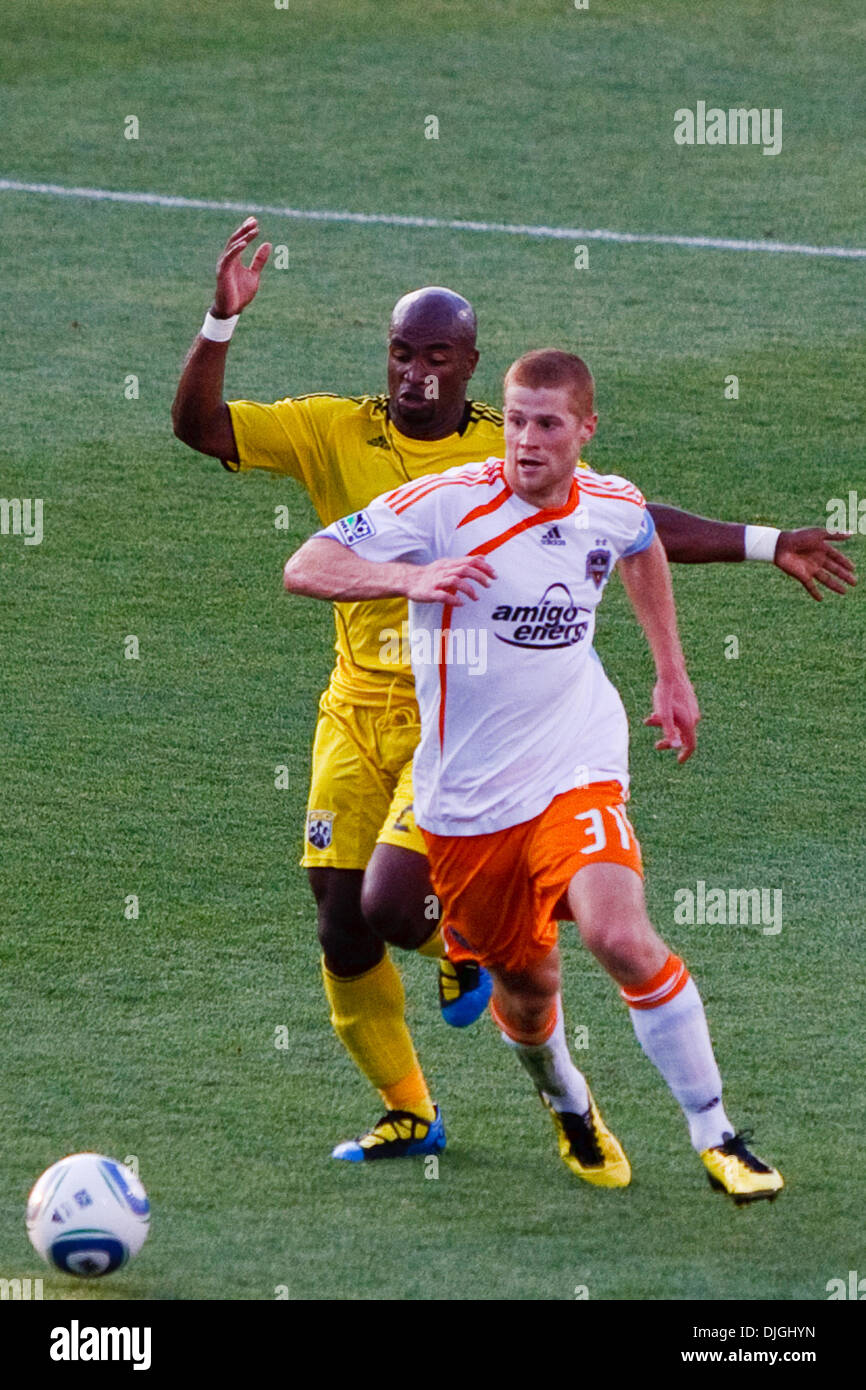 Dynamo defender Andrew Hainault (31) and Crew forward Emilio Renteria ...