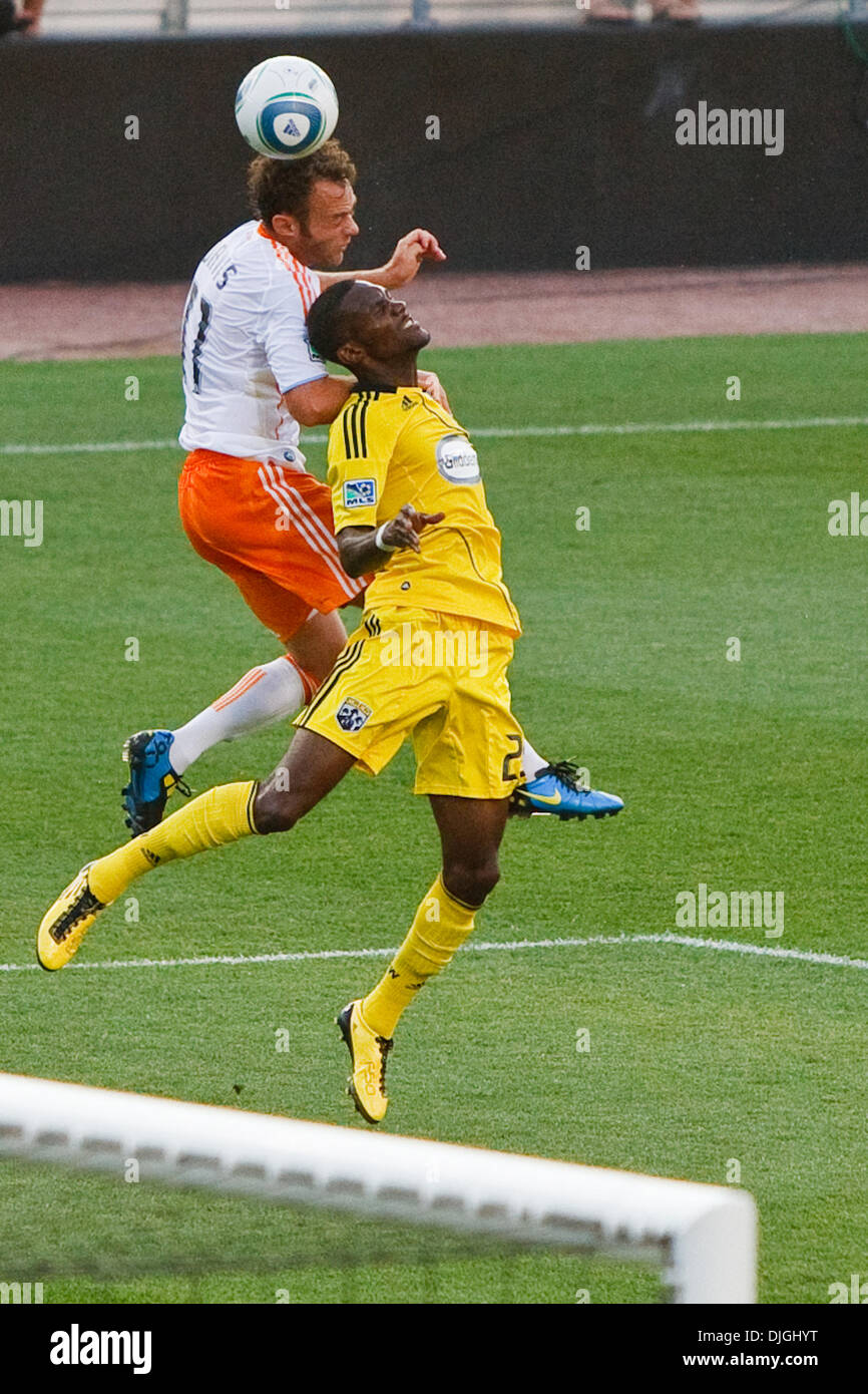 Crew defender Shaun Francis (29) and Dynamo midfielder Brian Davis (11 ...