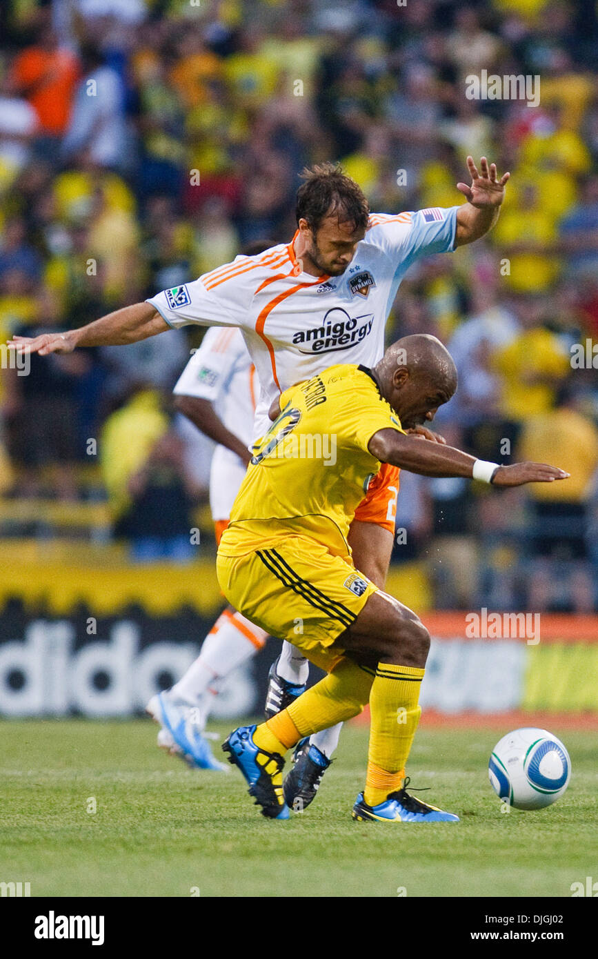 Crew forward Emilio Renteria (20) and Dynamo defender Eddie Robinson (2 ...