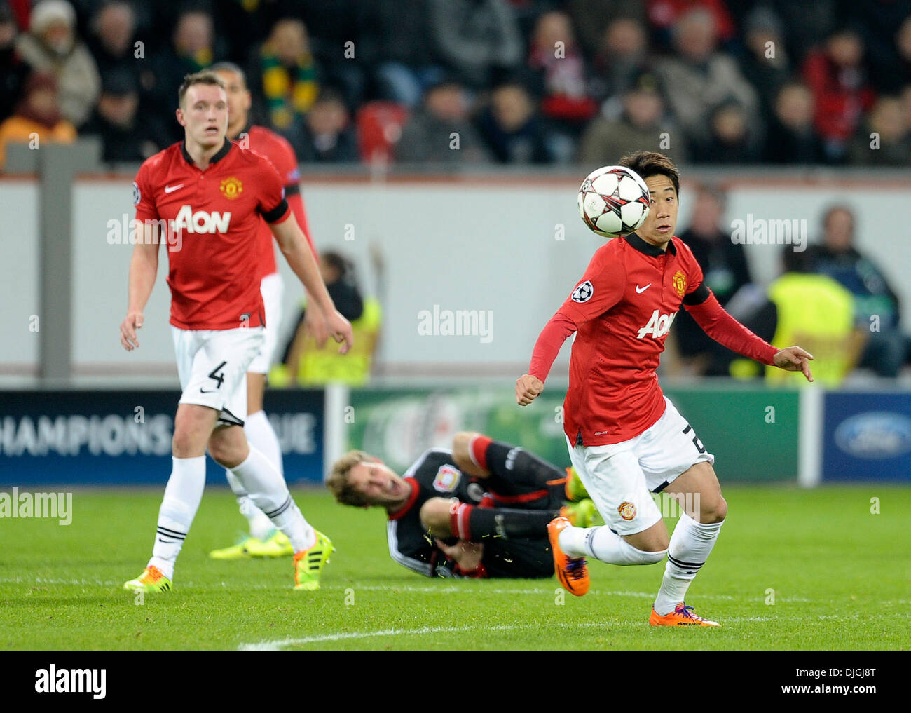 Phil jones manchester united 2013 hi-res stock photography and images ...